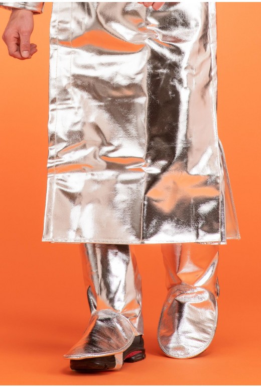 Aluminised gaiters with spring-closure system | EDC Protection